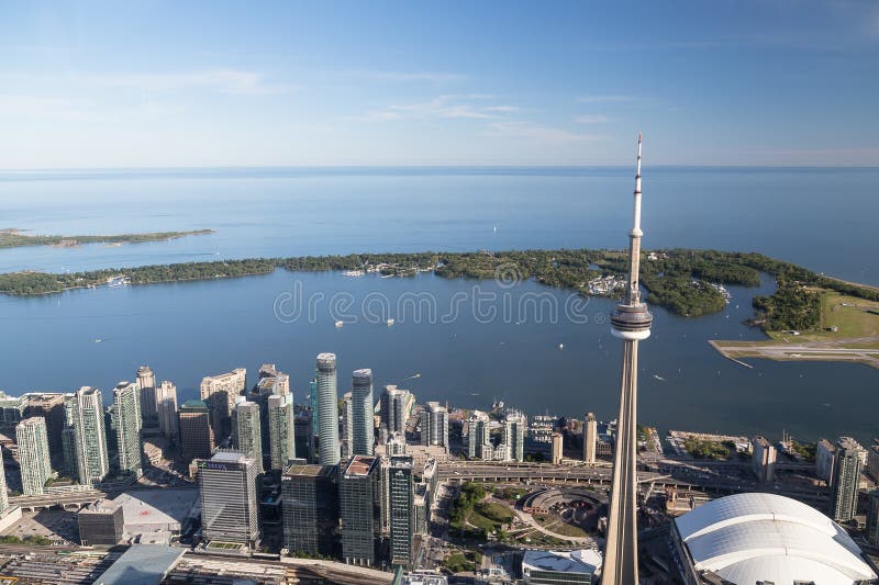 Aeropuerto Y El Lago Ontario De La Isla De Toronto Foto de archivo ...