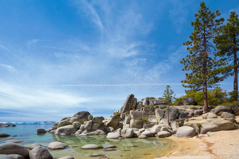 El lago Tahoe foto de archivo. Imagen de arena, america - 40063908