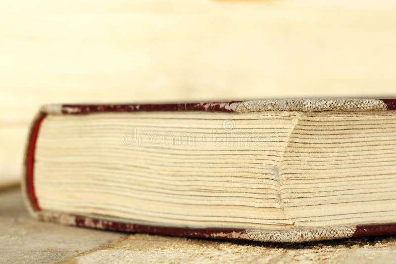 Libro Antiguo Cerrado Fotos De Stock - Descarga 2,408 Fotos Libres de ...