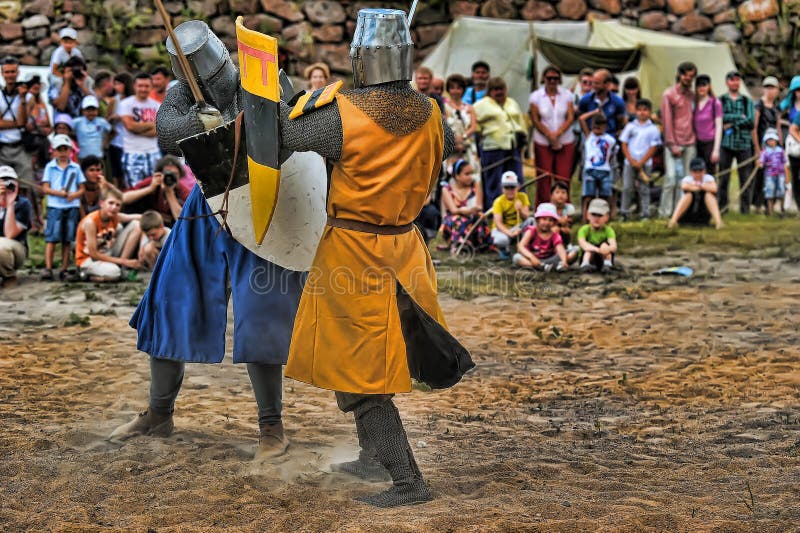 El Luchar Medieval De Los Caballeros Fotografía editorial - Imagen de ...