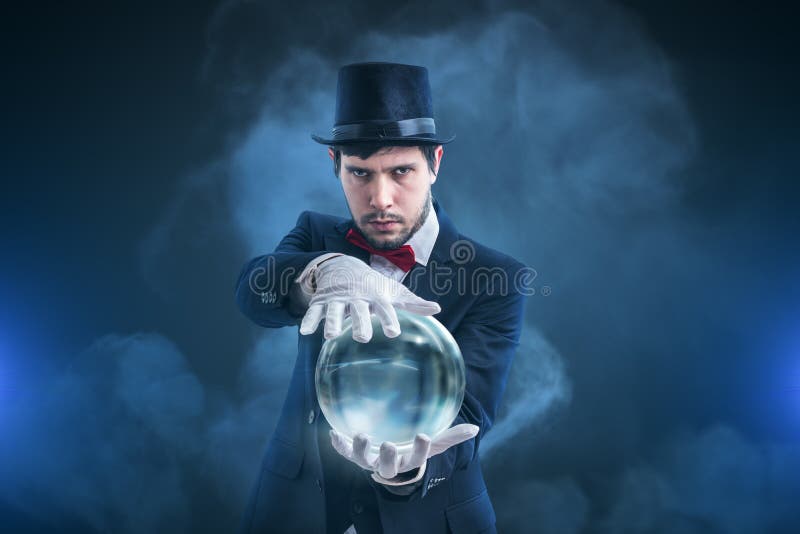 Loro Que Predice Futuro En Jaula Imagen de archivo - Imagen de destino ... Loro Que Predice Futuro En Jaula Imagen de archivo - Imagen de destino ...