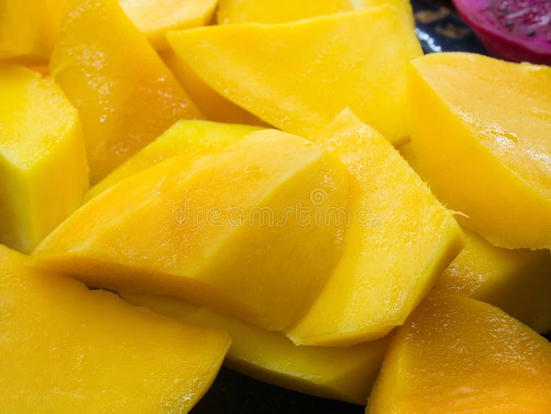 Mango maduro preparado foto de archivo. Imagen de fruta - 40621448