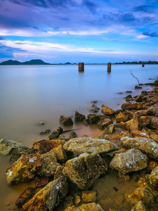 El mar en tiempos de calma imagen de archivo. Imagen de costa - 221776353
