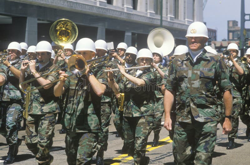 Banda Militar Que Marcha En El Desfile Del Ejército De Estados Unidos ...