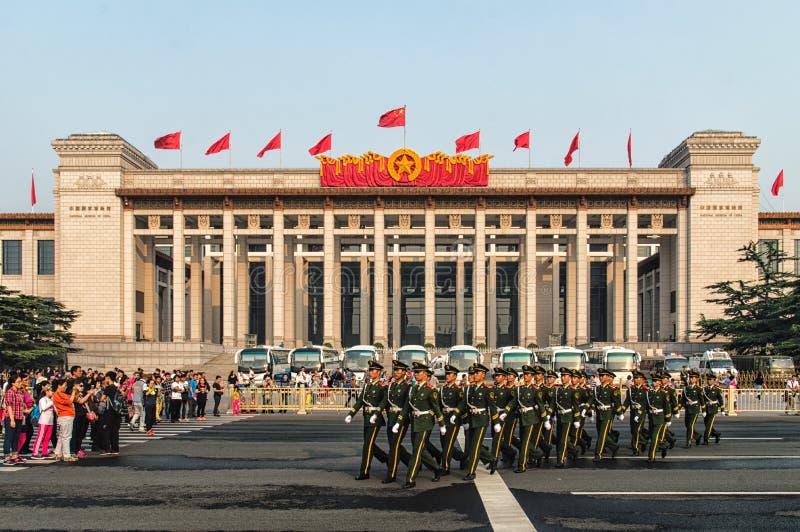 El marchar de los soldados imagen editorial. Imagen de acontecimiento ...