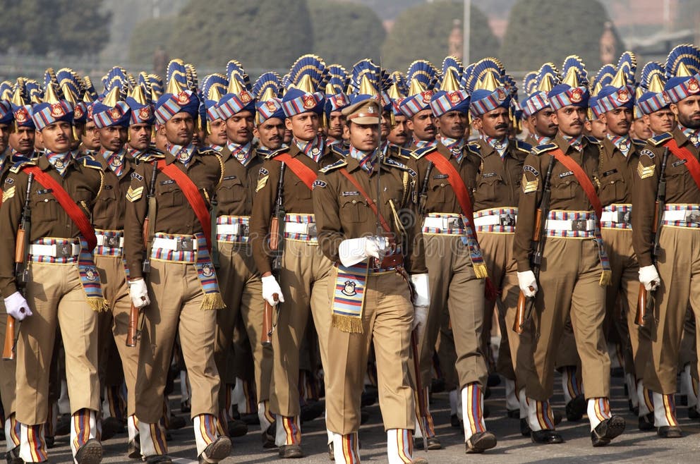 El marchar de los soldados fotografía editorial. Imagen de ejército ...