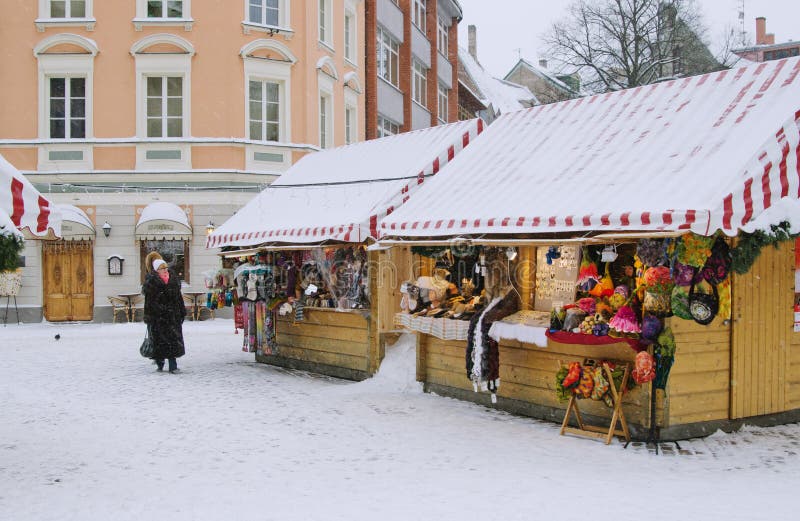 El Mercado De La Navidad En Riga Imagen editorial - Imagen de parada ...