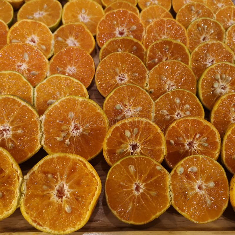 El Mini Zumo De Naranja Natural Imagen de archivo - Imagen de ...