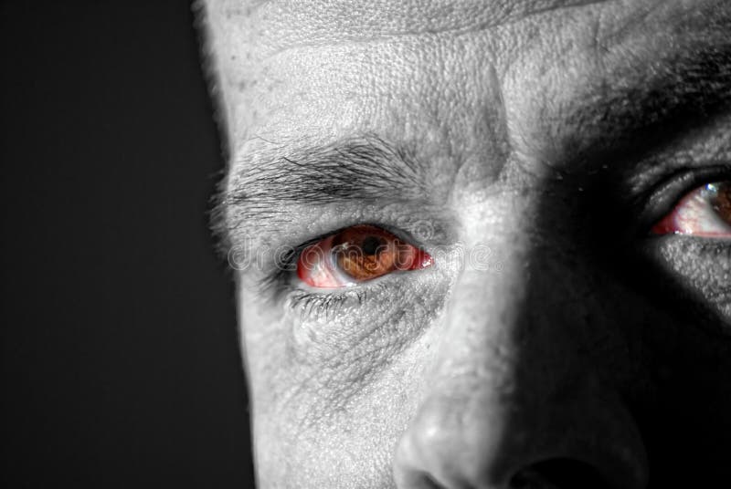 El Mirar Fijamente Del Hombre Imagen de archivo - Imagen de color ...