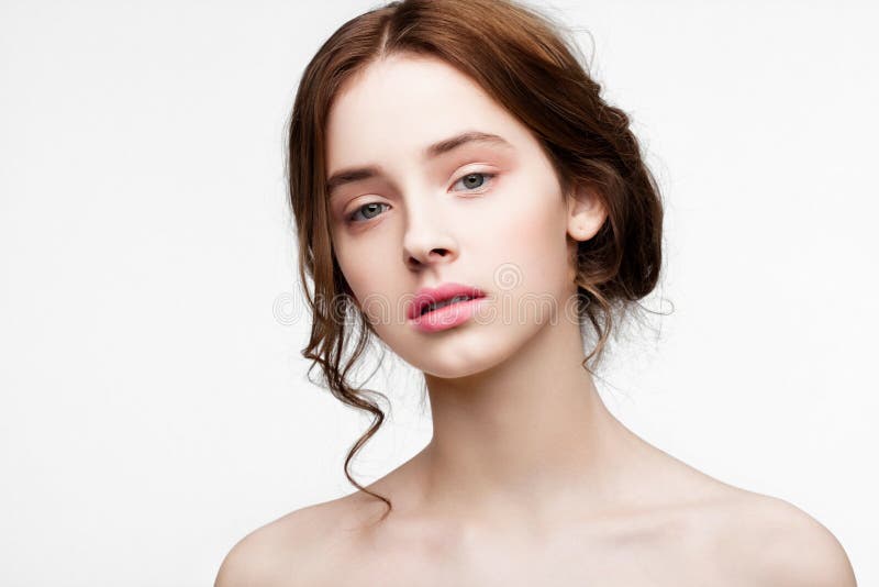 El Modelo De Moda Lindo De La Belleza Con Natural Compone Imagen de ...