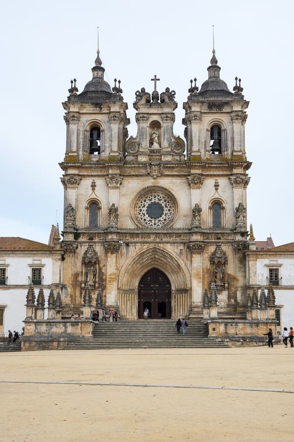 El monasterio de Alcobaca foto editorial. Imagen de claustro - 115828486