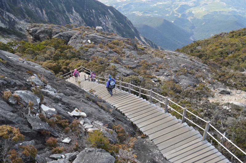 El Monte Kinabalu En Sabah Malaysia Foto de archivo editorial - Imagen ...