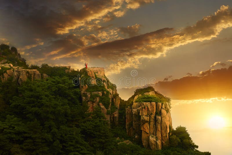 El Monte Tai, Shandong, China Imagen de archivo - Imagen de nubes ...