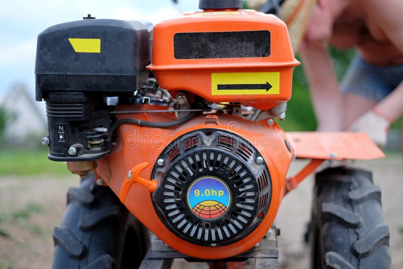 El motor de tractor foto de archivo. Imagen de azul, rural - 78141812