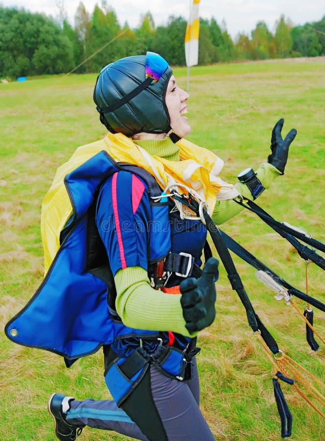 El Muchacha-paracaidista Del Baile Foto de archivo - Imagen de viento ...