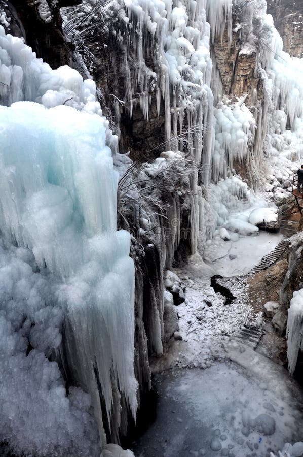 El mundo del hielo imagen de archivo. Imagen de filamentos - 64458531