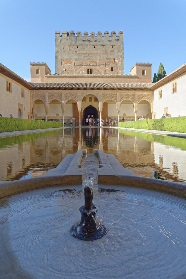 El palacio de Alhambra foto de archivo editorial. Imagen de monumento ...