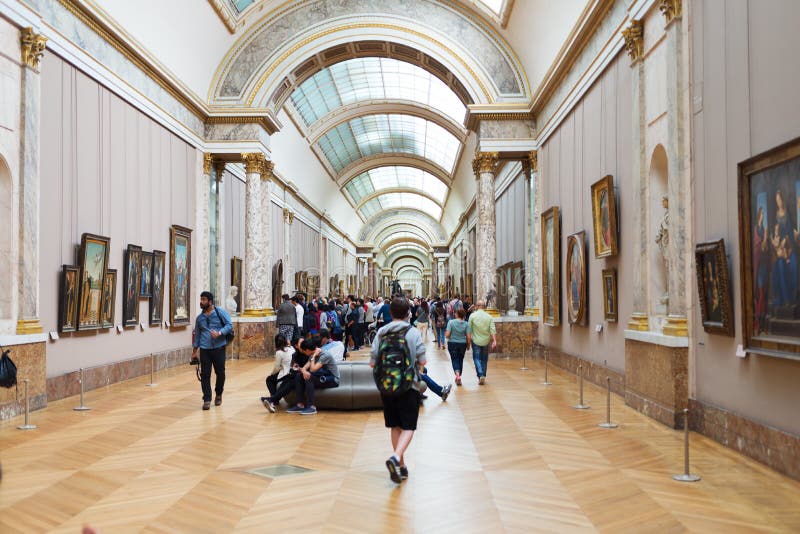 El palacio del Louvre foto editorial. Imagen de recorrido - 93860861