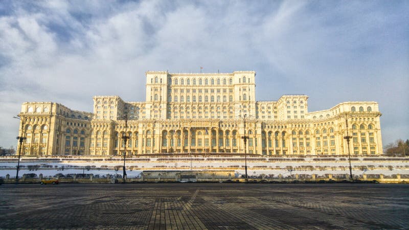 Palacio Del Parlamento, Bucarest Rumania Foto de archivo - Imagen de ...