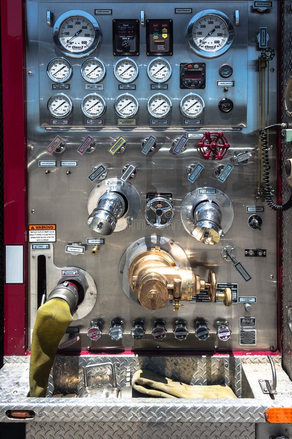 El Panel De La Bomba Del Firetruck Imagen editorial - Imagen de ...