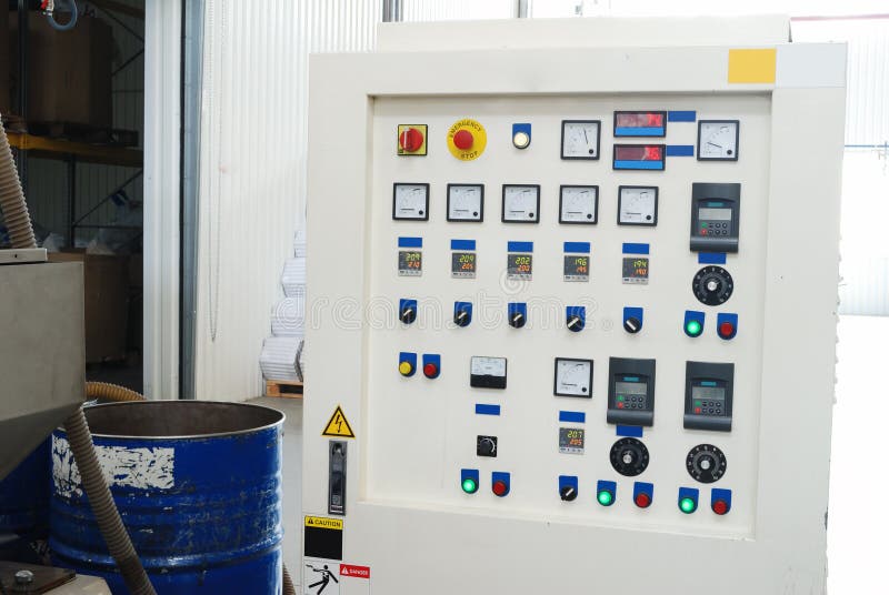 El Panel De Operador Del CNC Imagen de archivo - Imagen de centro ...