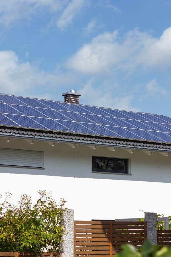 El Panel Solar De Las Fachadas Y De Los Detalles Modernos Del Edificio ...