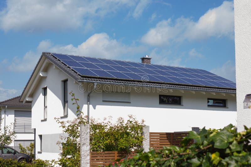 El Panel Solar De Las Fachadas Y De Los Detalles Modernos Del Edificio ...