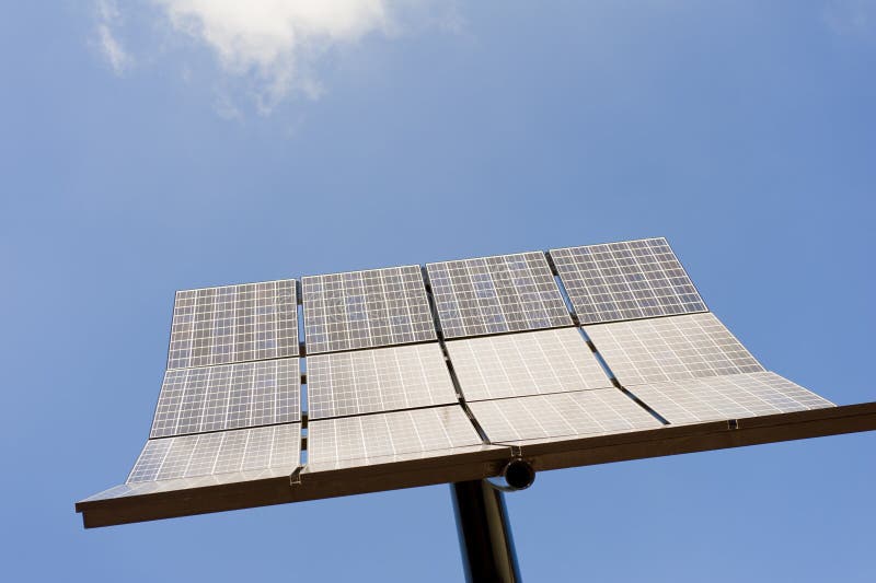 El Panel Solar Grande En Poste Foto de archivo - Imagen de objeto ...