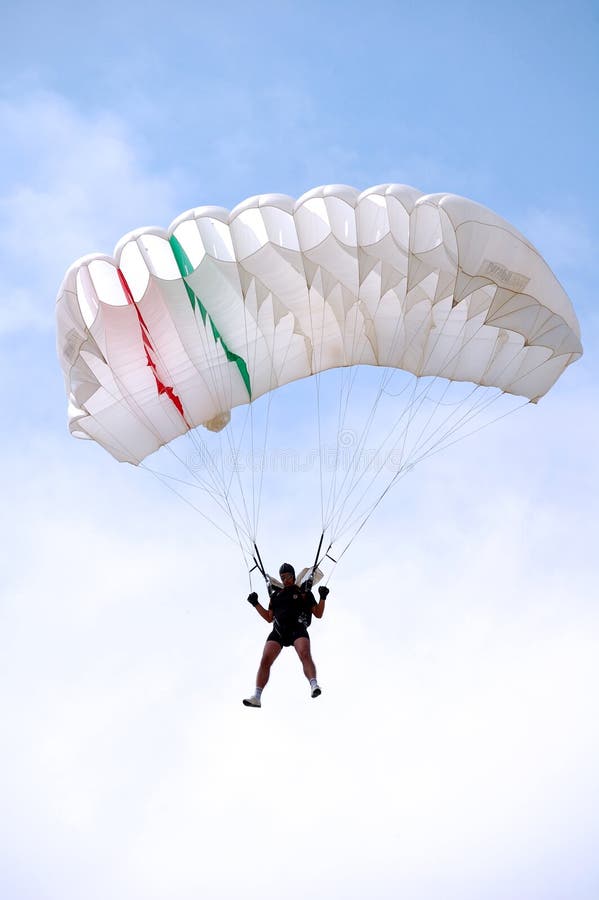 El paracaidista foto editorial. Imagen de paracaidismo - 19680301