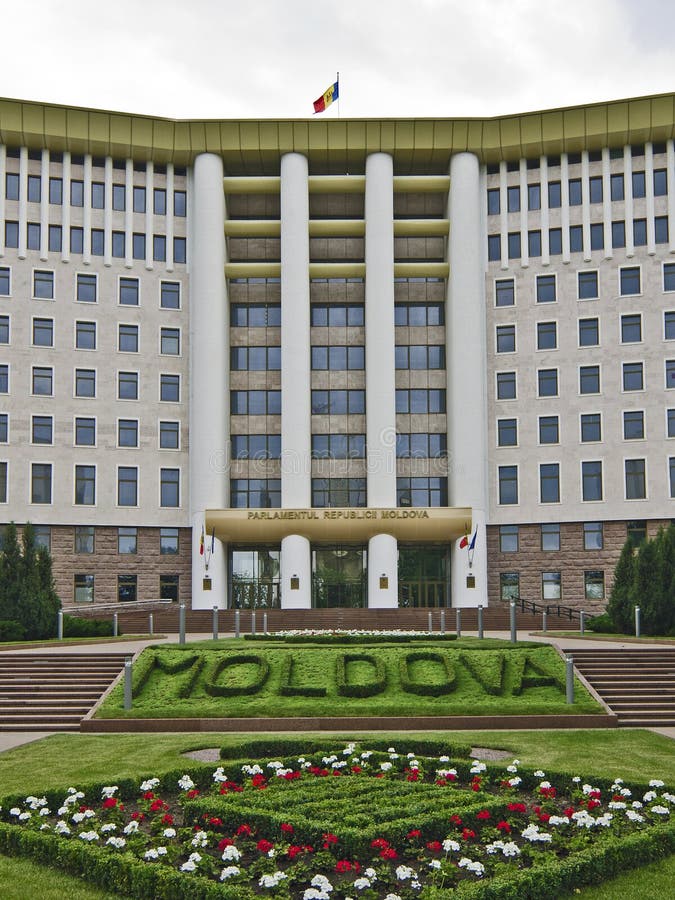 Edificio Del Parlamento, Chisinau, El Moldavia Foto de archivo - Imagen ...