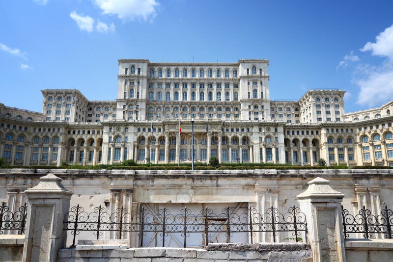 El Parlamento De La Fachada Del Edificio De Rumania, Bucarest Imagen de ...