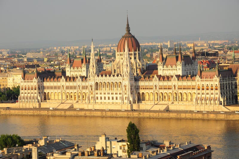 El parlamento húngaro foto de archivo. Imagen de escénico - 20803146