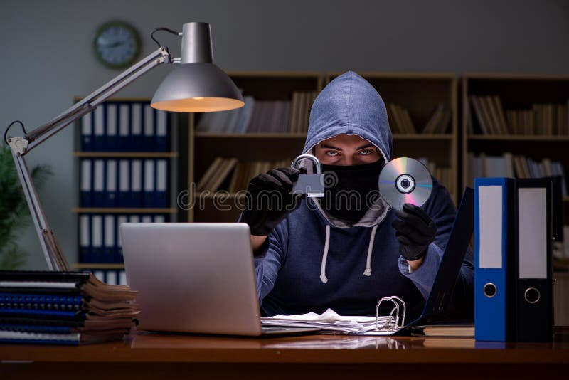 Hacker Robando Datos Personales De Su Computadora Personal Foto De