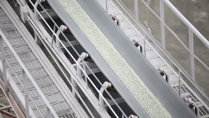 El proceso de tizones metrajes. Vídeo de hueco, equipo - 69414232