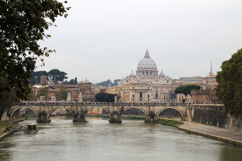 El puente en roma foto de archivo. Imagen de cielo, agua - 243788256