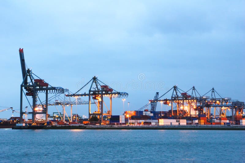 El Puerto De Rotterdam En La Noche Foto de archivo - Imagen de puerto ...