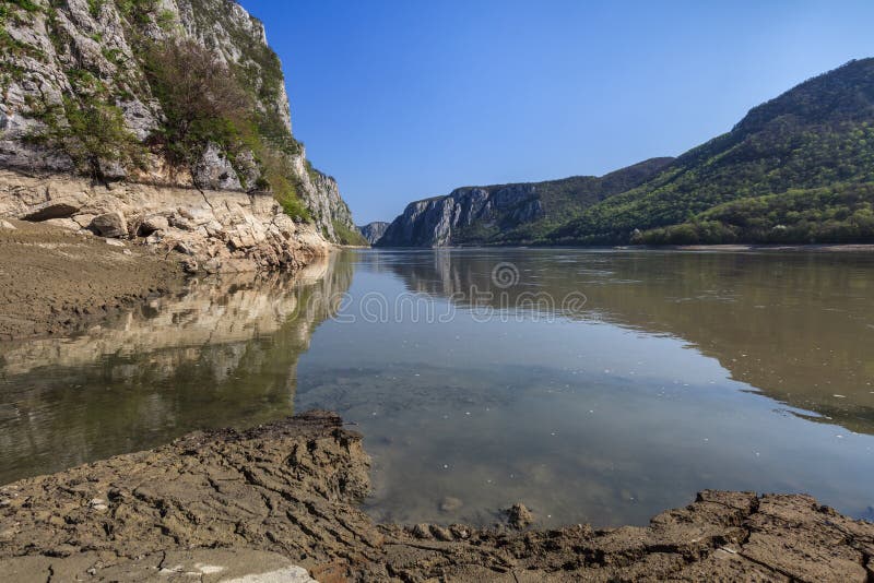 El río Danubio imagen de archivo. Imagen de agua, paisaje - 31740749