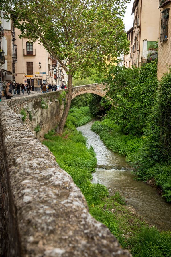 Río Albayzin-Granada-España De Darro Foto de archivo editorial - Imagen ...
