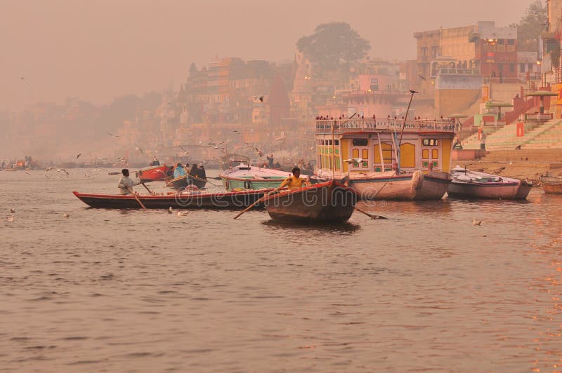 El río de Ganges. La India fotografía editorial. Imagen de hermoso ...