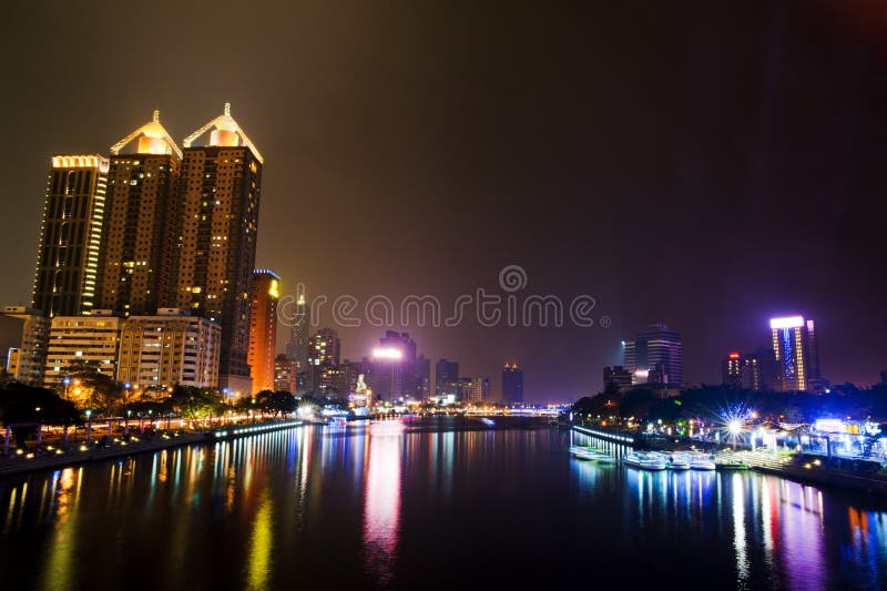 El Río Del Amor De Kaohsiung Foto de archivo - Imagen de corporativo ...
