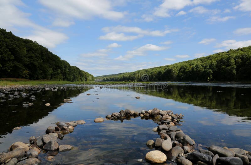 El Transportar En Balsa En El Río Delaware Imagen de archivo - Imagen ...