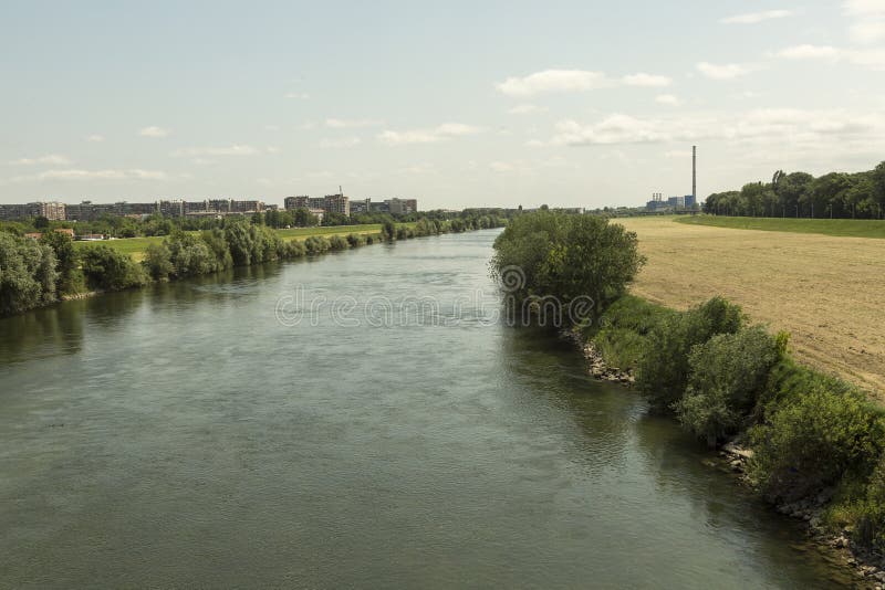 El Río Sava En Zagreb, Croacia Imagen de archivo - Imagen de europa ...