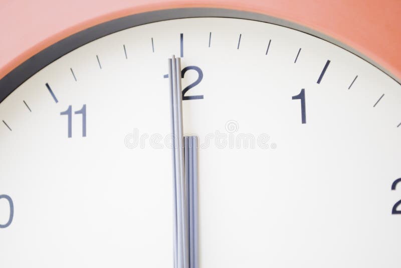 El reloj pulso medianoche foto de archivo. Imagen de paso - 7343788