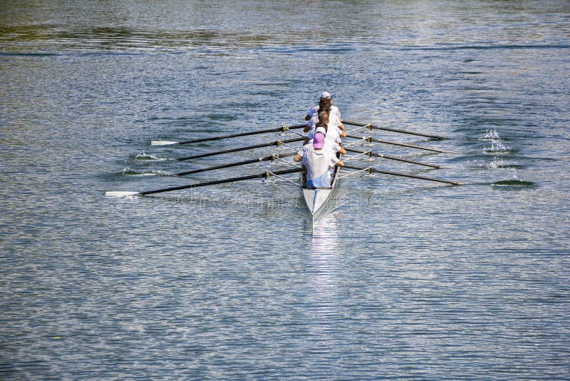 Remeros En Barcos De Rowing Del Ocho-remo Fotografía editorial - Imagen ...