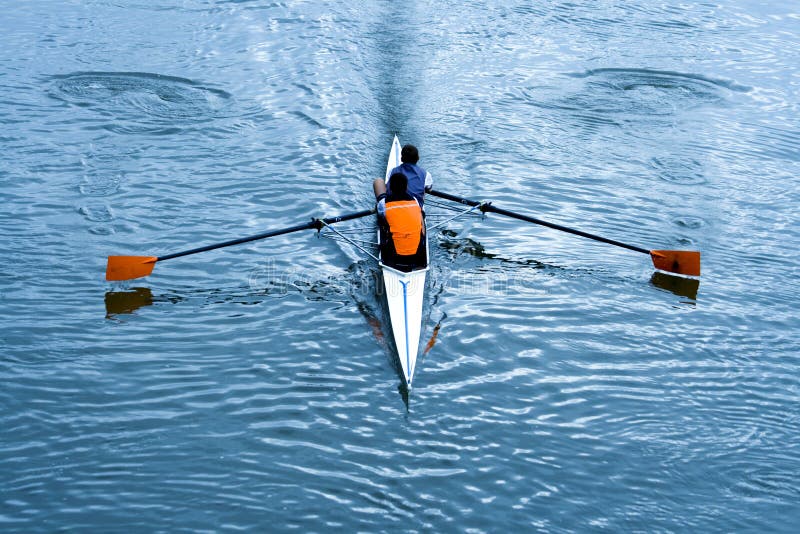 Remos en el agua imagen de archivo. Imagen de ondas, calma - 2387123