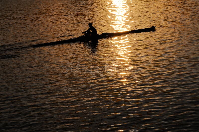 El Remar Solamente Por La Mañana Foto de archivo - Imagen de sunset ...