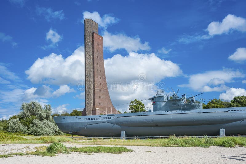 El Submarino U995 Y El Monumento Naval En Laboe Foto de archivo ...