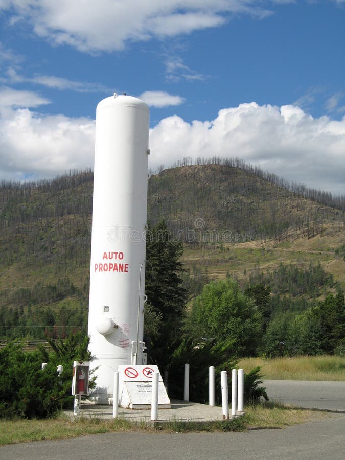 El tanque de propano foto de archivo. Imagen de corriendo - 5413068