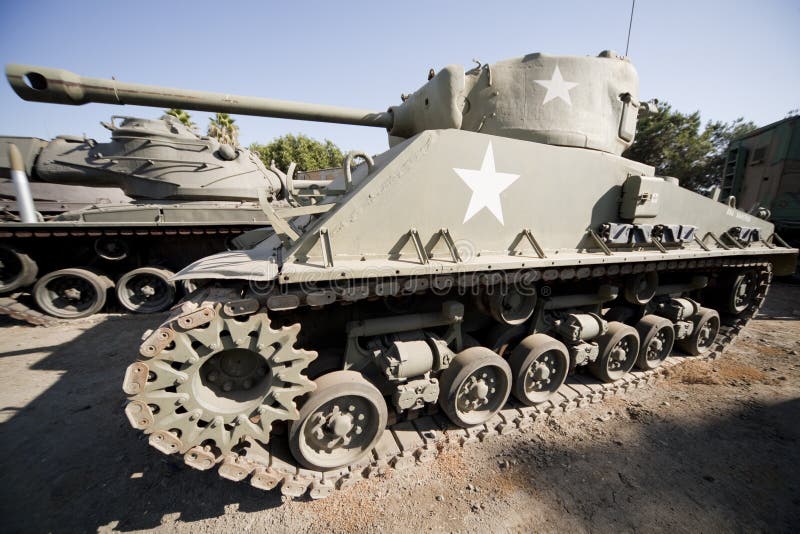 El Tanque Americano De WW2 M4 Sherman Durante Puesta Del Sol Foto de ...