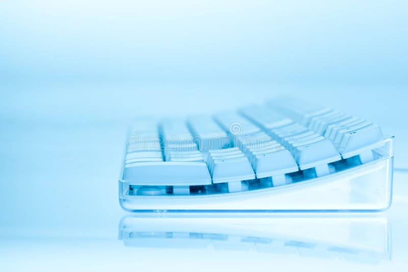 El Teclado Moderno Para Un Ordenador Foto de archivo - Imagen de ...